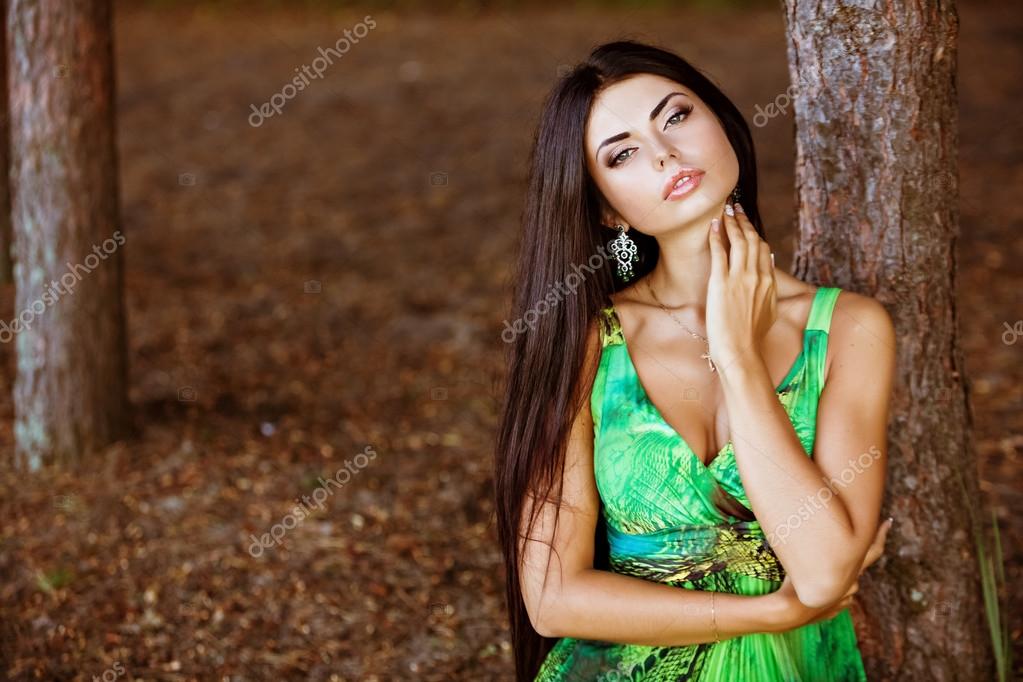 Portrait Dune Sexy Sensuelle Très Belle Fille Brune Aux Cheveux Longs