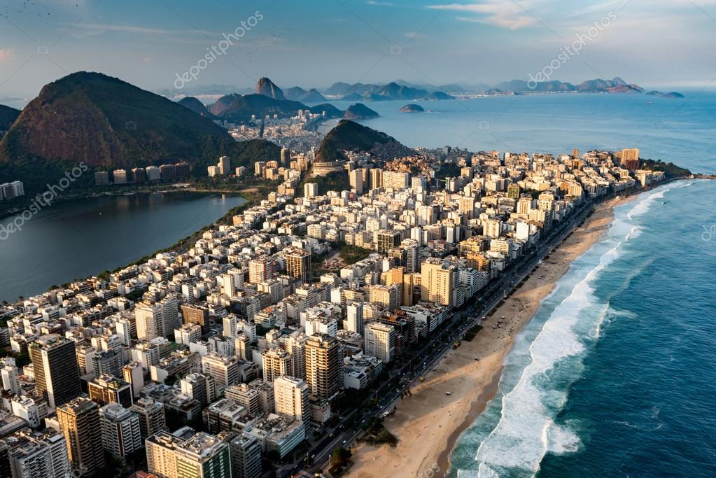 Ipanema beach in Rio De Janeiro — Stock Photo © microgen #112171954