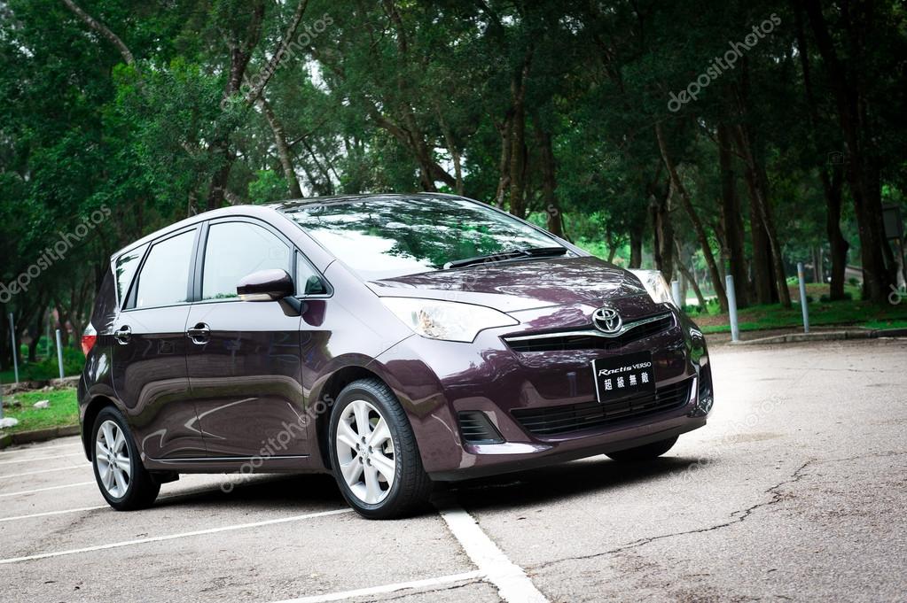 Toyota Ractis Verso — Foto editorial de stock #95011244 ©teddyleung