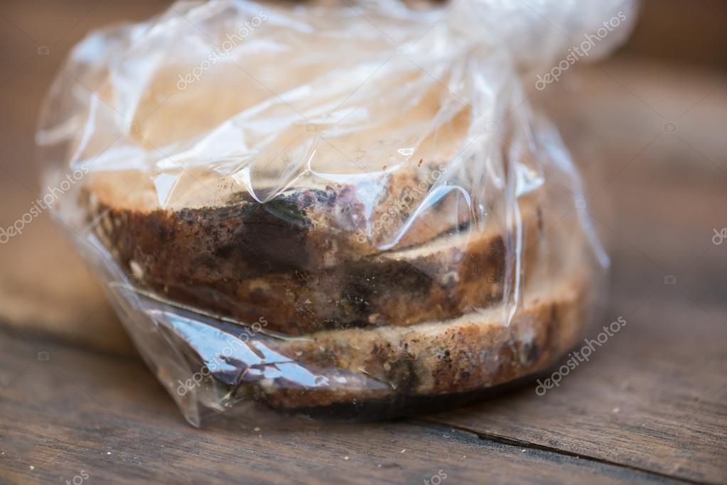 Hongos en el pan caducado: fotografía de stock © Ztranger #119693666 ...