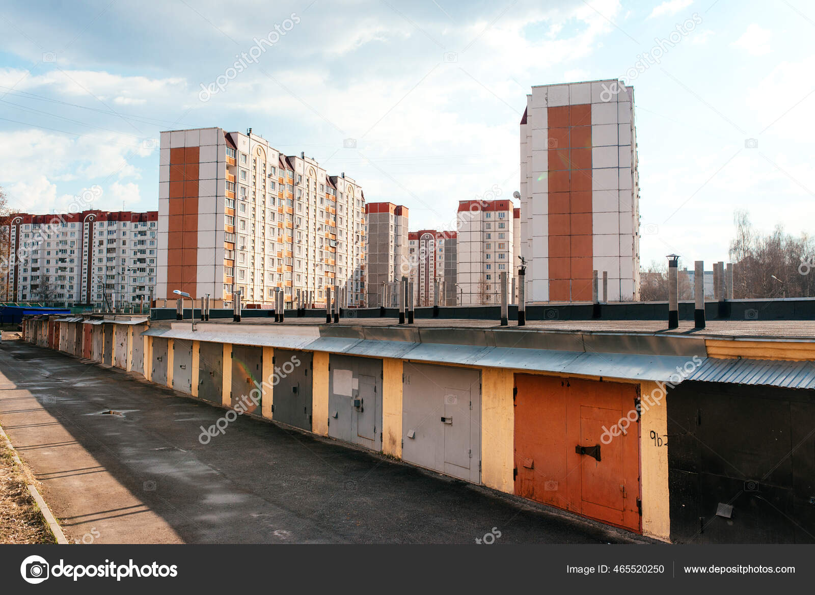 Garagens russas capitais. Complexo de garagem da Rússia. Residencial ...