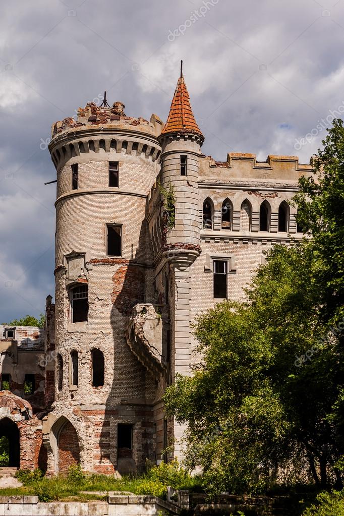 The old ruined castle — Stock Photo © maskenskaya #98399682