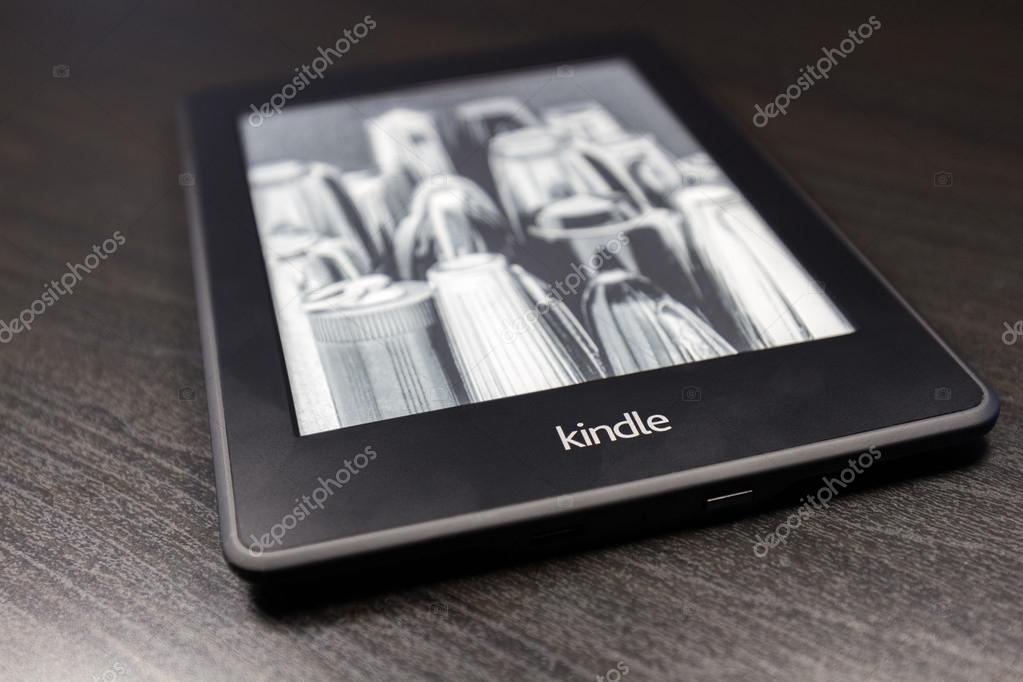 Amazon Kindle e-book reader – Stock Editorial Photo © DaLiu #114662528