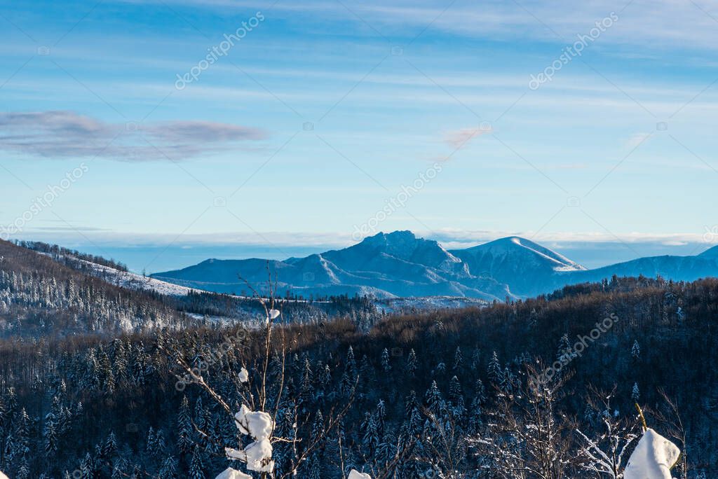 Velky Rozsutec y Stoh colina en Mala Fatra montañas de senderismo ...