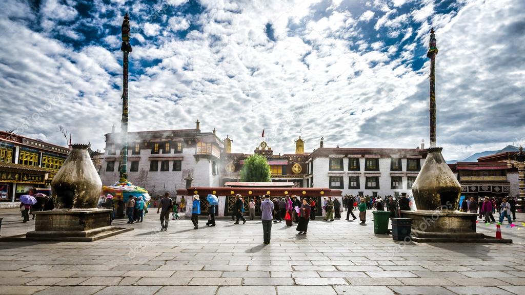 Jokhang temple from Barkhor square – Stock Editorial Photo © vlade-mir ...