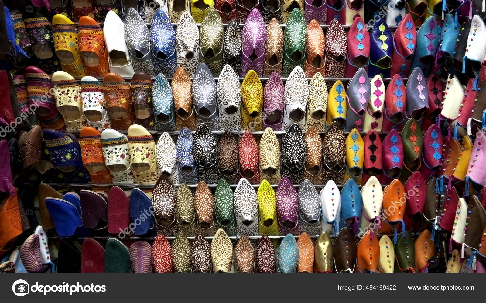 Retail display of shoes at the main market in marrakech — Stock Photo ...