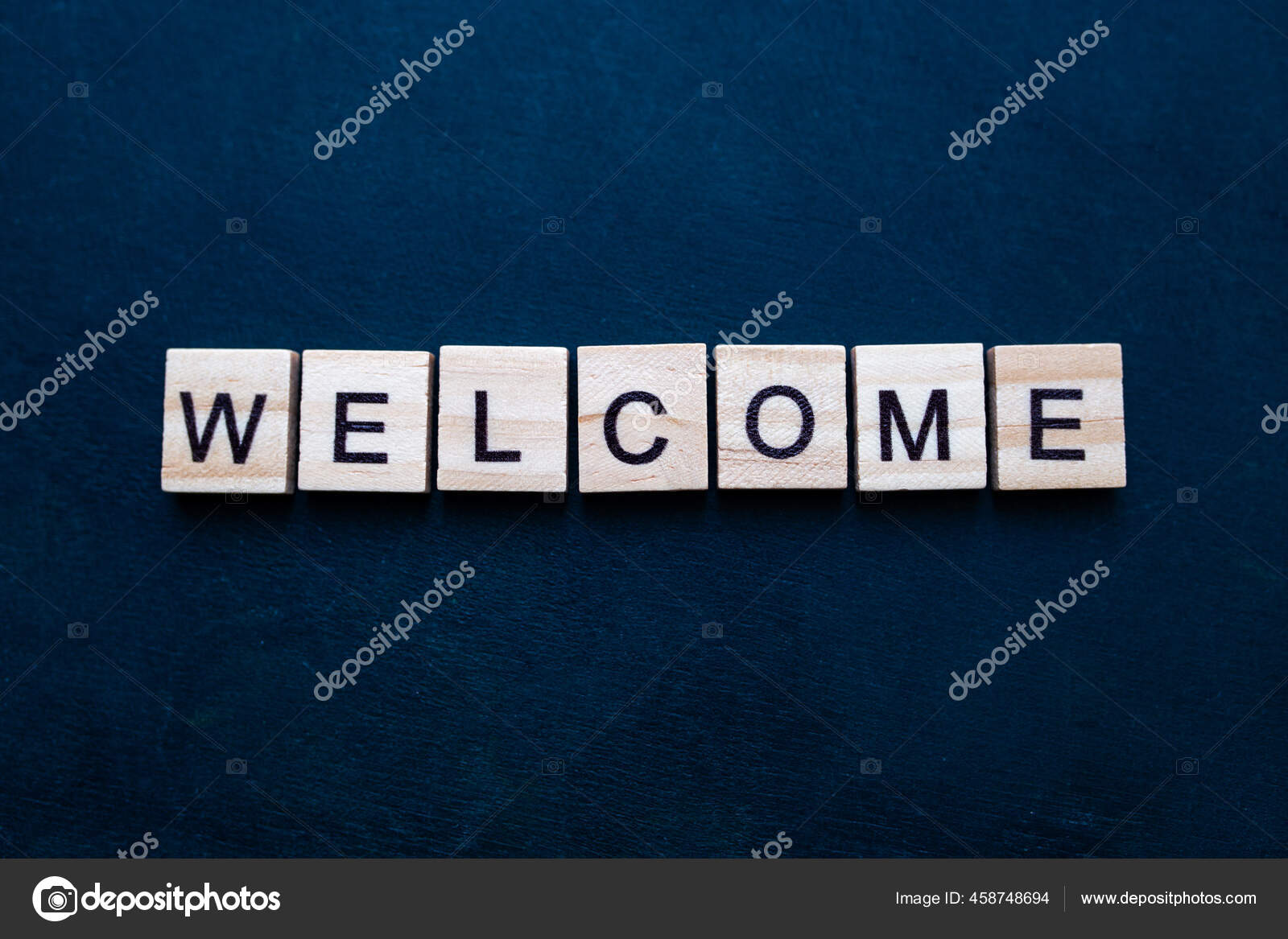 Palabra Bienvenido Compone Letras Sobre Bloques Madera Que Yacen Sobre ...