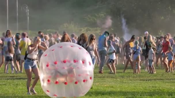 Vidéos pour Zorbing, Zorbing clips vidéo HD / 4K, footage | Depositphotos
