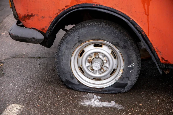 Flat tyre Stock Photos, Royalty Free Flat tyre Images | Depositphotos