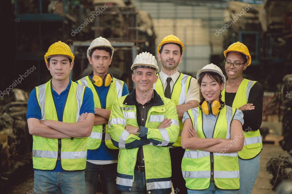 Grupo de personas de la industria trabajador ingeniero equipo mezcla ...
