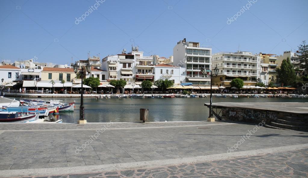 Vista a Agios Nikolaos Over Lake Voulismeni, Creta, Grecia 2022