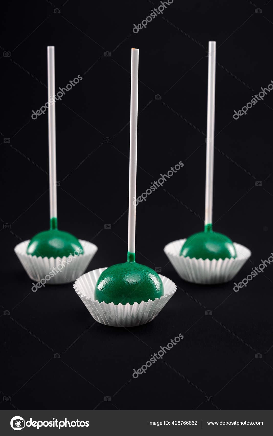 Green cake pops on long sticks in paper baskets. — Stock Photo © serhii ...