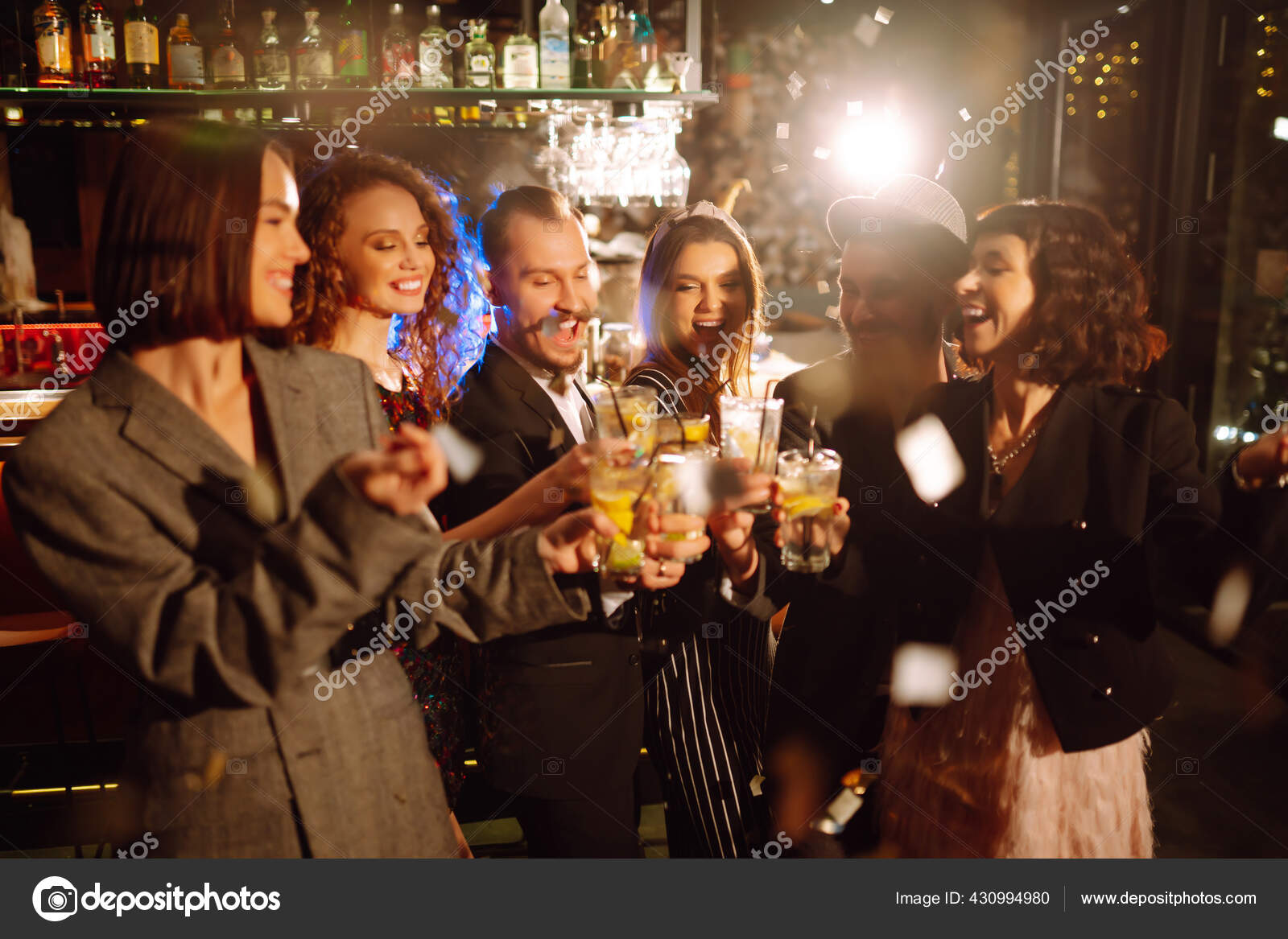 Happy Friends Cheering Drinking Cocktails Enjoying Party Club Group ...