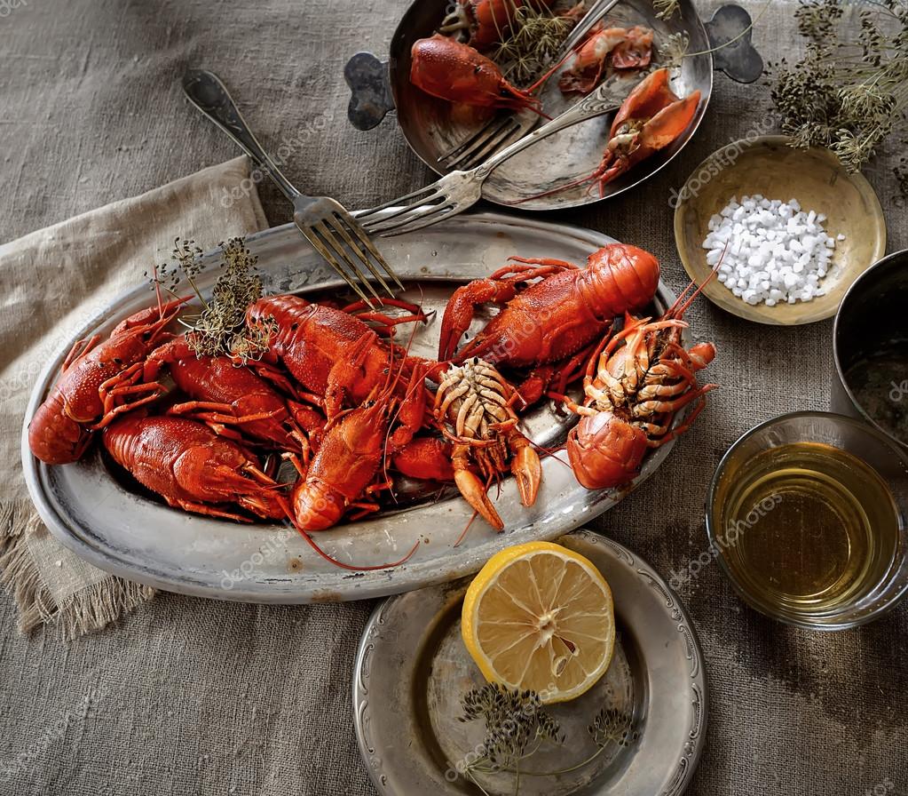 Boiled crawfish in a metal dish Stock Photo by ©venge.mail.ua 121545370