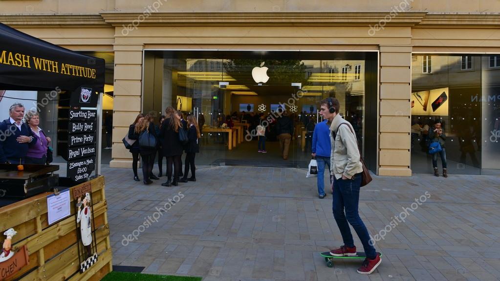 A view the exterior of an Apple store – Stock Editorial Photo ...