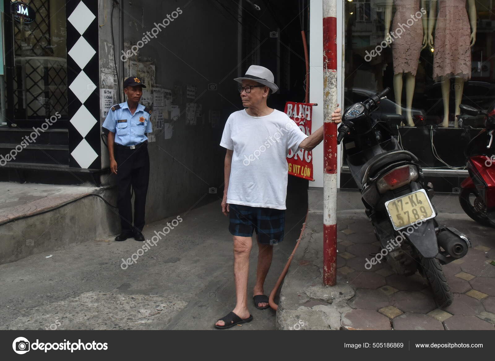 Hanoi Vietnam June 23Rd 2017 Old Asian Man Walking Street — Stock Editorial Photo © 1000Words ...