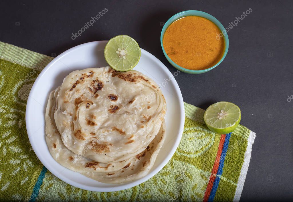 Kerala Parotta en capas de pan plano utilizando trigo popular en el sur ...