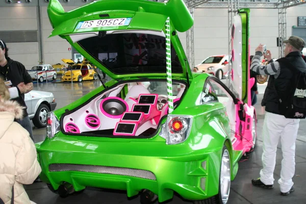 Imágenes de Hyper chica r34 libres de derechos | Depositphotos