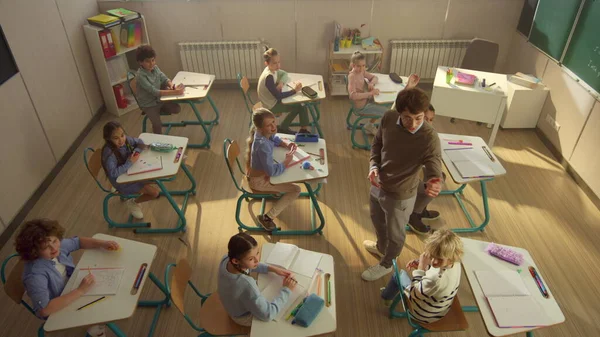 Crowded classroom Stock Photos, Royalty Free Crowded classroom Images ...