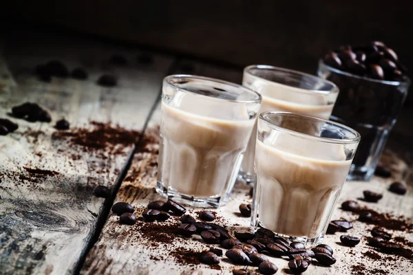 Coffee and cream liqueur — Stock Photo © 5PH #108167766