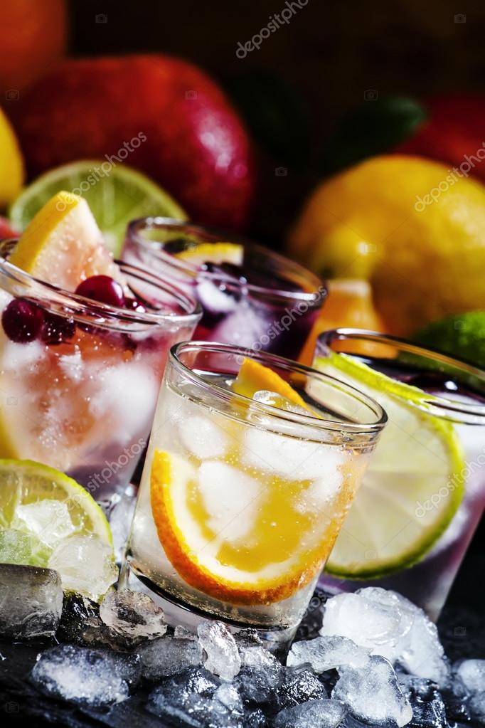 Refrescos fríos con hielo, cítricos y bayas 2023