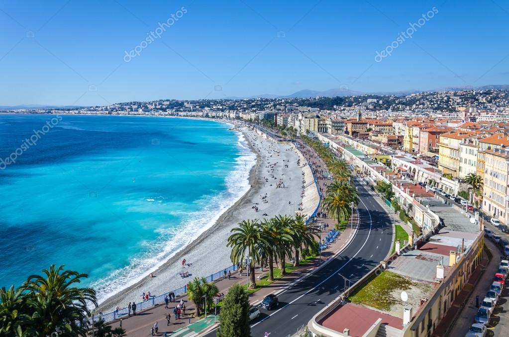 Vue panoramique sur la ville de Nice avec montagnes et mer azur image ...
