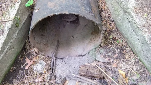 Fotos de Rotten pipe, Imagens de Rotten pipe sem royalties | Depositphotos