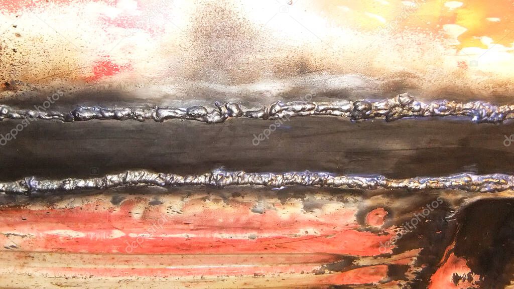 Fondo grunge, dos costuras soldadas. Metal rojo y naranja en el proceso ...