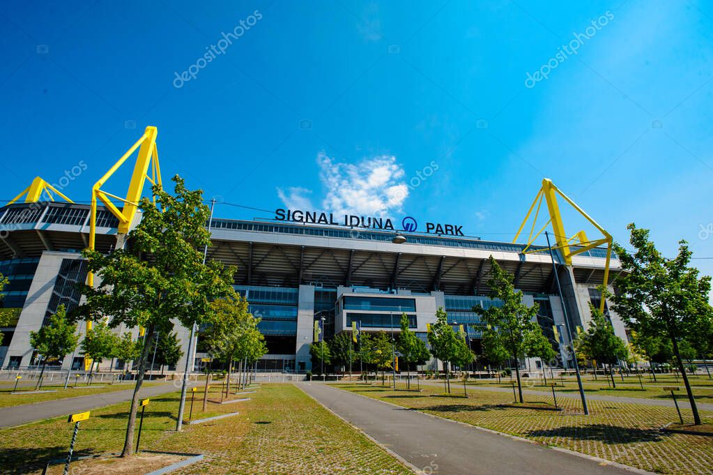 DORTMUND, ALEMANIA - 12 AGOSTO 2020: Signal Iduna Park. Estadio de ...