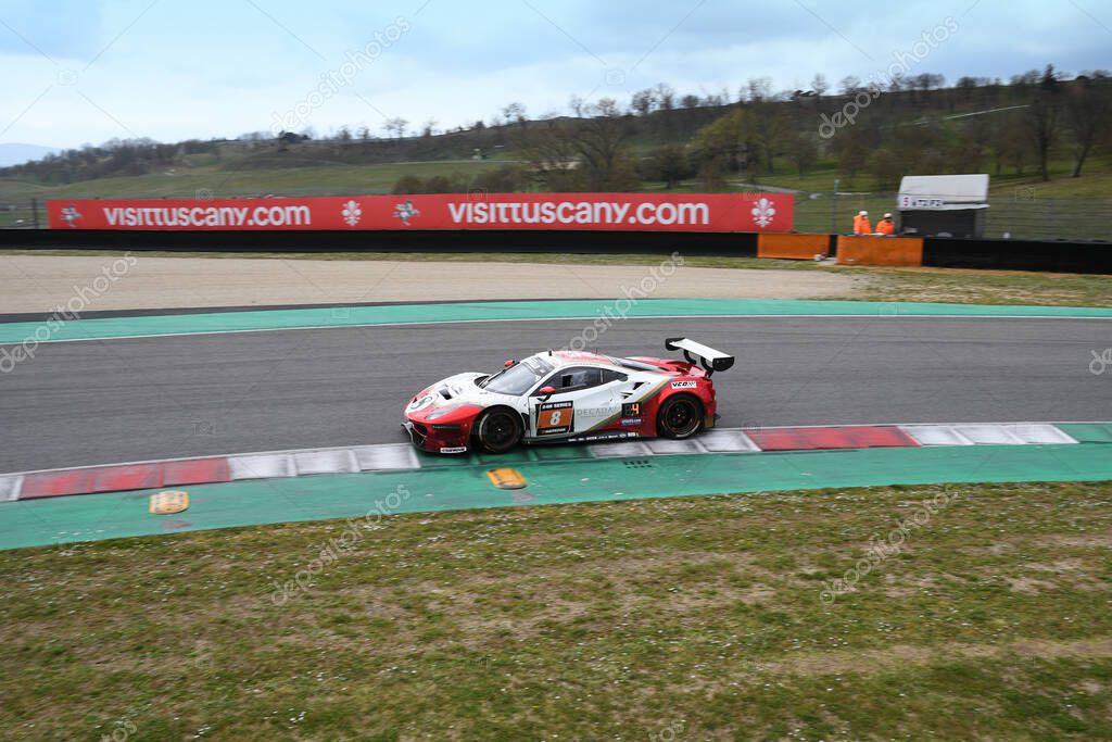 Scarperia, 25 de marzo de 2021: Ferrari 488 GT3 del Kessel Racing Team ...