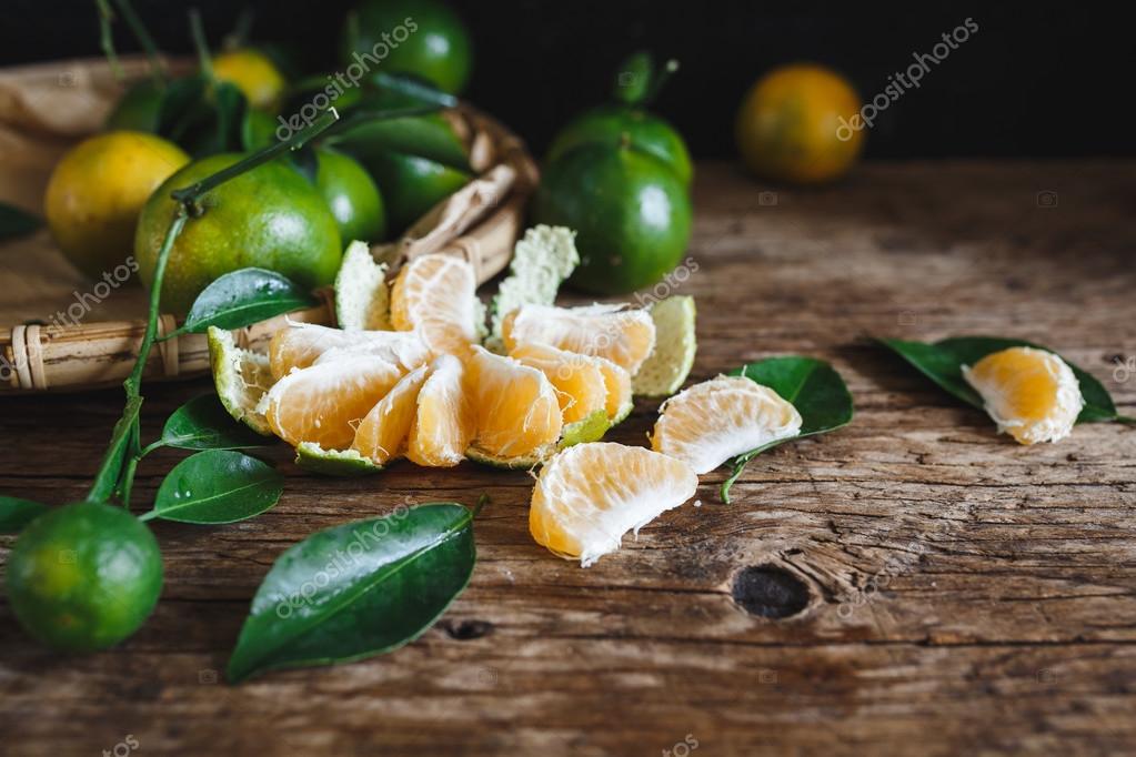 Green Vietnamese Mandarins — Stock Photo © ThaiThu #112971848