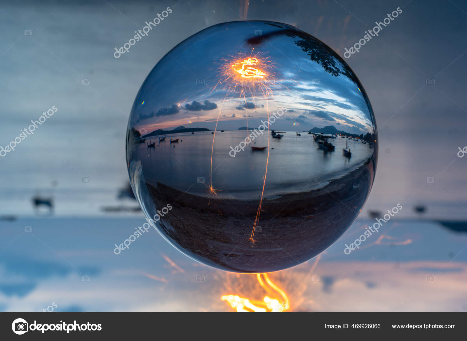Sparkle Burning Steel Wool Red Line Glass Ball Twilight — Stock Photo ...