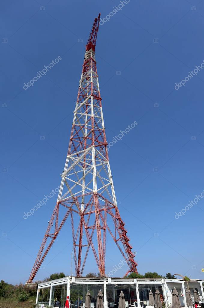 Messina, Sicilia, Italia - 30 de agosto de 2020: Pilón de Torre Faro en ...
