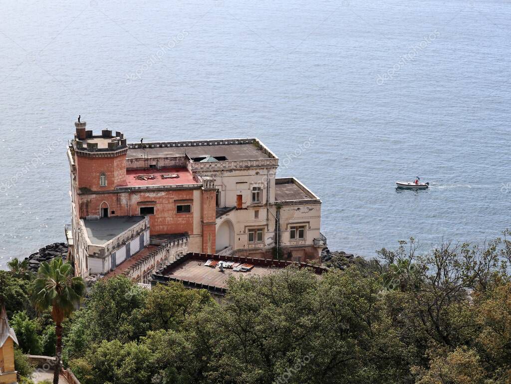 Nápoles, Campania, Italia - 20 de mayo de 2021: Villa monumental del ...