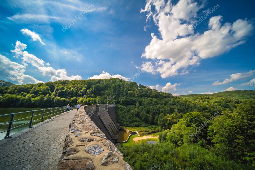 Zagorze Slaskie, Polonia - Agosto 2020: Una hermosa vista panorámica de ...