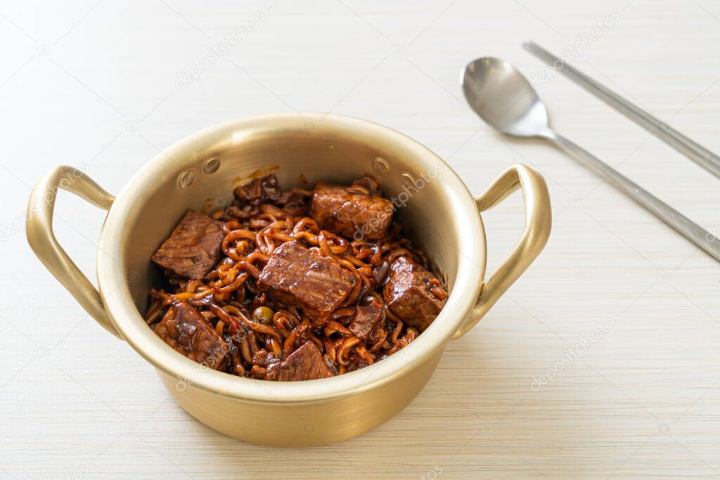 Jjapaguri o Chapaguri, Frijoles negros coreanos Fideos picantes con ...