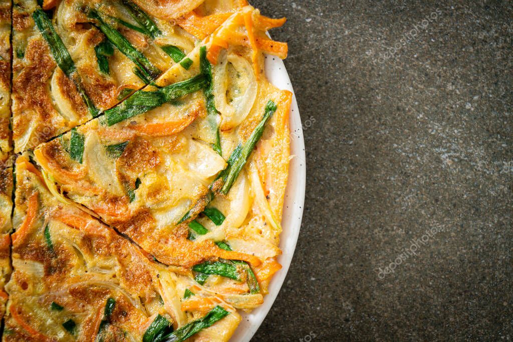 Pajeon o panqueque coreano o pizza coreana - Estilo de comida asiática 2023