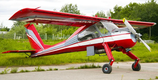 Propeller plane on the aerodrome — Stock Photo © Alskiba #115811900