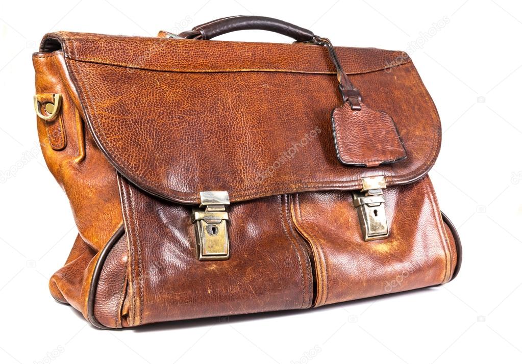 vieux cartable de cuir isolé sur fond blanc — Photographie IUshakovsky ...