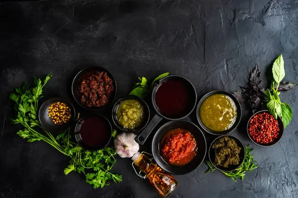 Salsas indias fotos de stock, imágenes de Salsas indias sin royalties ...