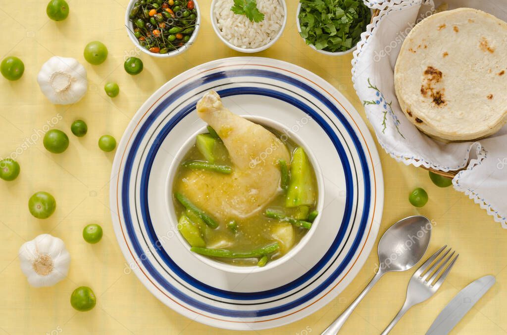 Jocon Plato Típico Guatemalteco Sopa De Pollo En Salsa Verde Servida Con Arroz Especias Y