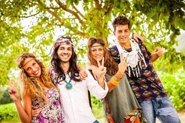 Friends gesturing peace sign — Stock Photo © GiorgioMagini #122931316