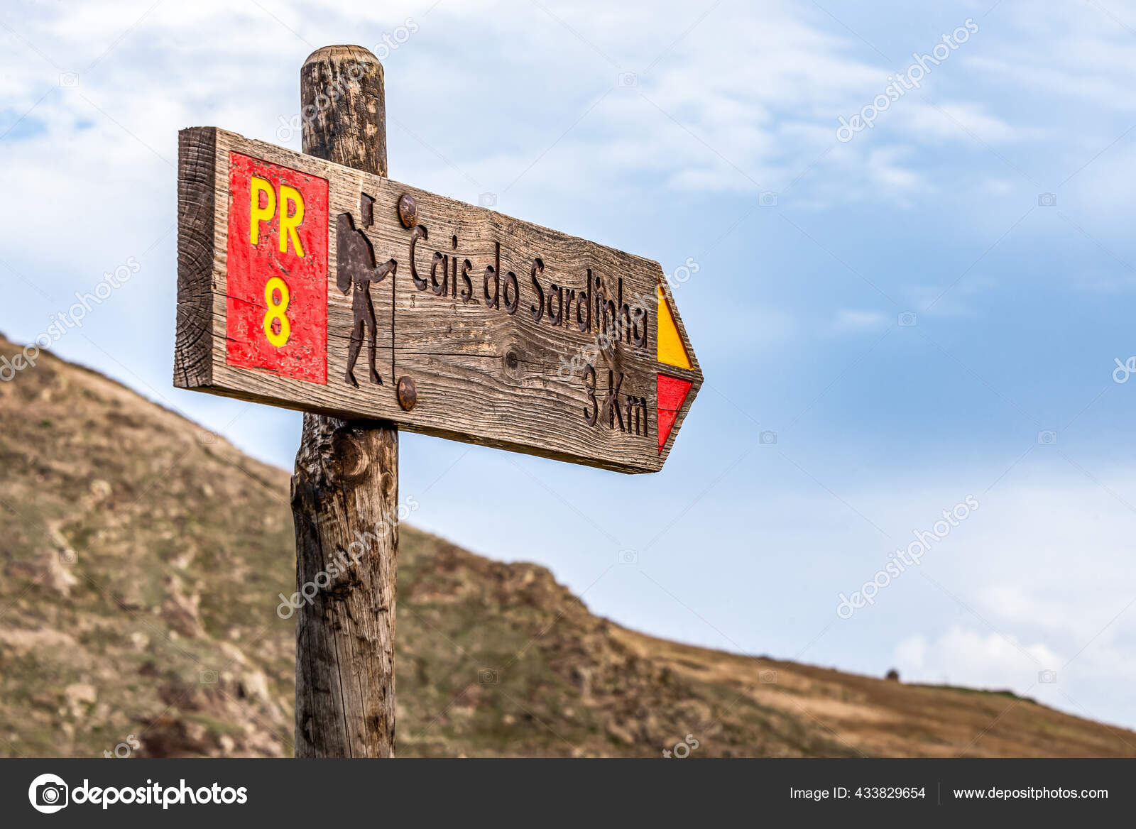 Hiking path sign PR 8 in front of rocky cliffs at Ponta de Sao Lourenco ...