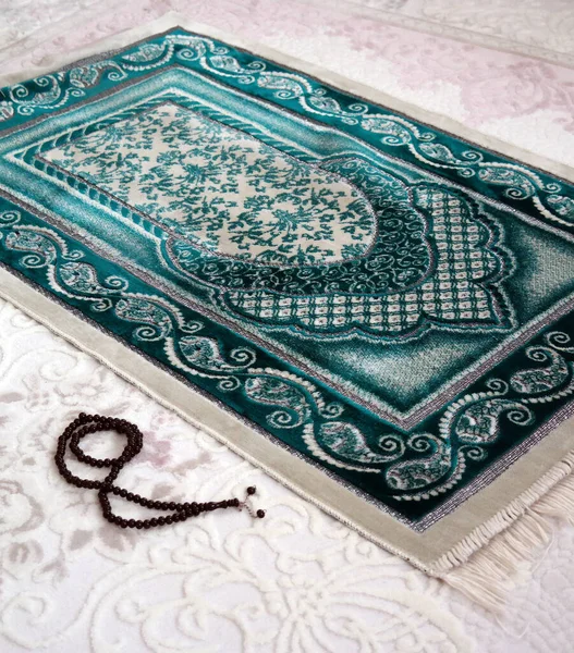 Prayer rug Stock Photos, Royalty Free Prayer rug Images | Depositphotos