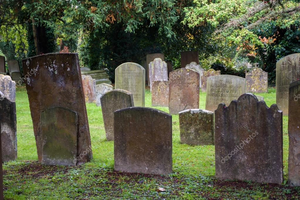 Graveyard in Oxford, UK Stock Photo by ©vitormarigo 124309926