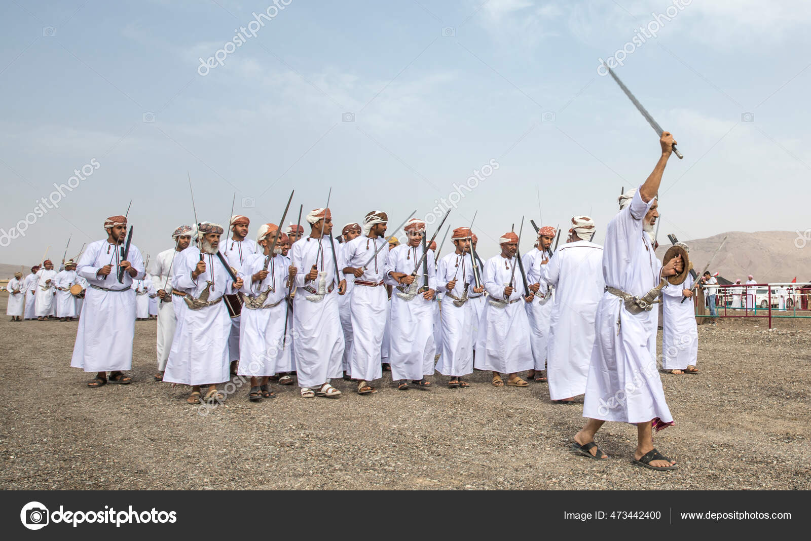 Khadal Oman 28Th April 2018 Omani Men Traditional Clothing Watchin ...