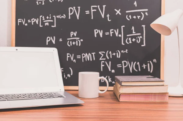 Cómo aprender cálculo desde cero Stock Photos, Royalty Free Cómo ...