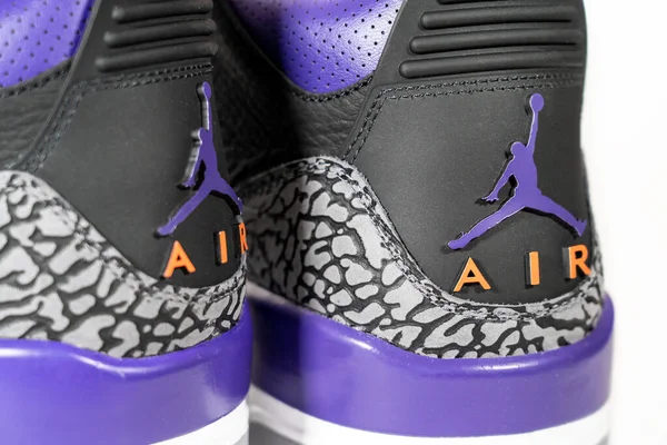 Jordan 3 Violet