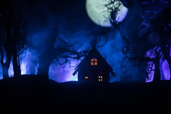 La mansión embrujada fotos de stock, imágenes de La mansión embrujada sin royalties | Depositphotos